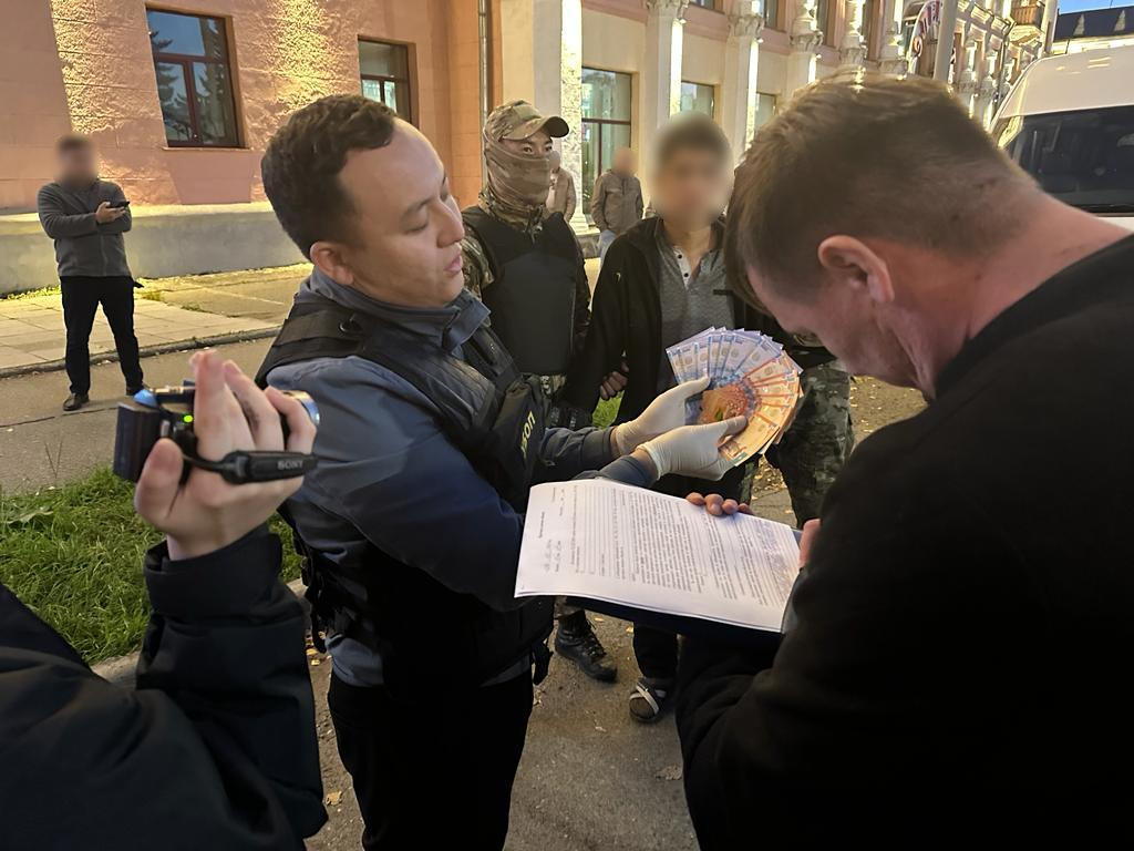 Угрожал расправой и оружием вымогателя задержали в Усть Каменогорске